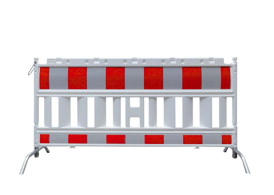 Schrankenzaun mit Stahlfuß - schwenkbar | Absperrschranken ...